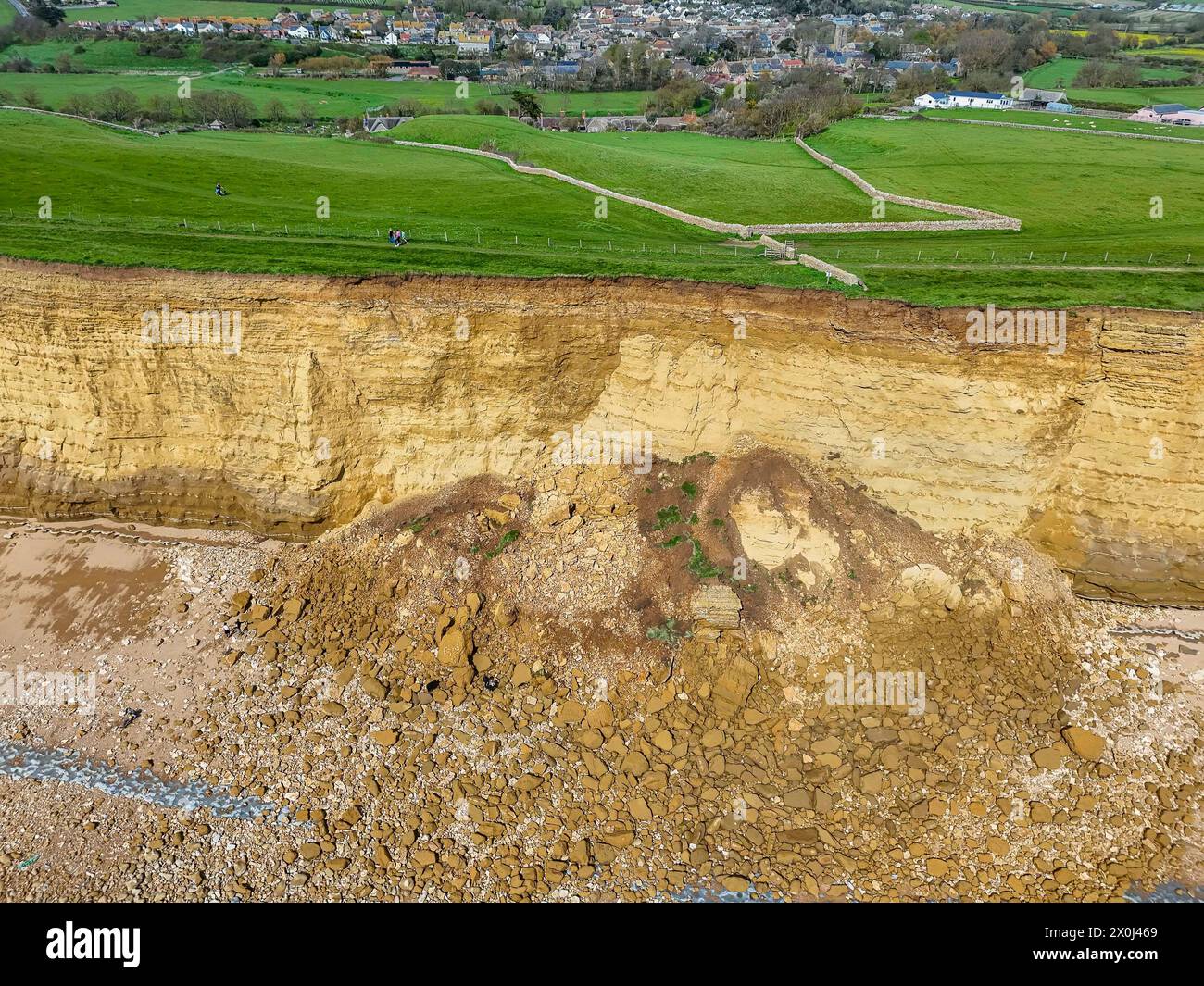 Rockfall in burton bradstock hi-res stock photography and images - Alamy