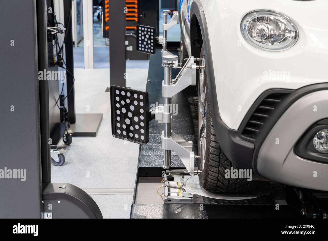 Repair the wheel hi-res stock photography and images - Alamy