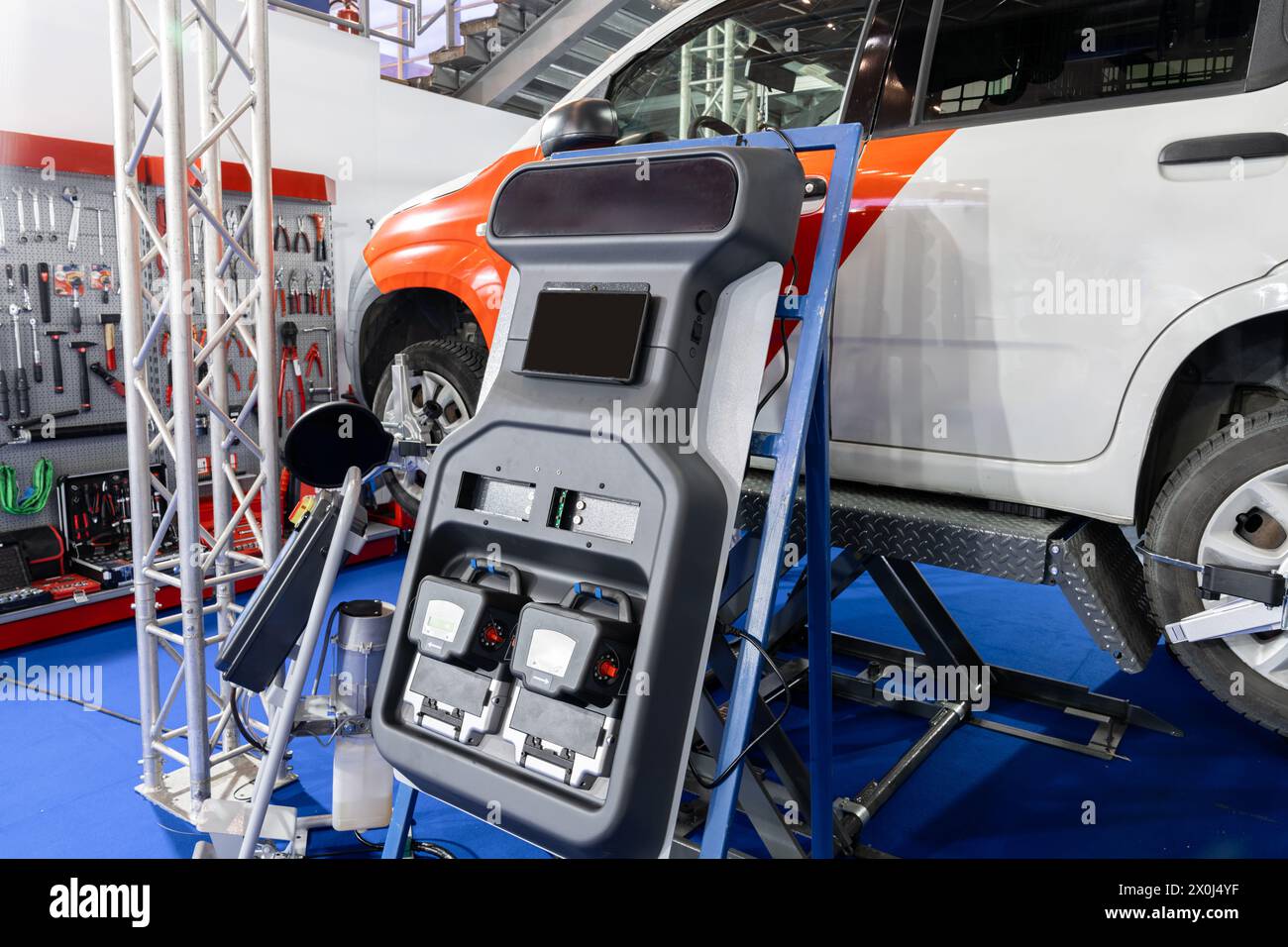 Car repair equipment hi-res stock photography and images - Alamy