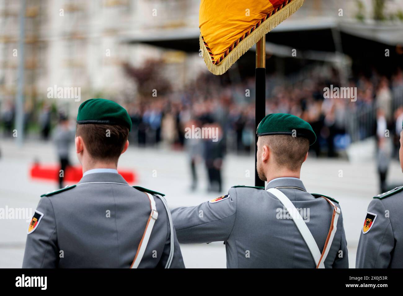 Berlin, Deutschland. 11th Apr, 2024. Army soldiers of the Guard ...