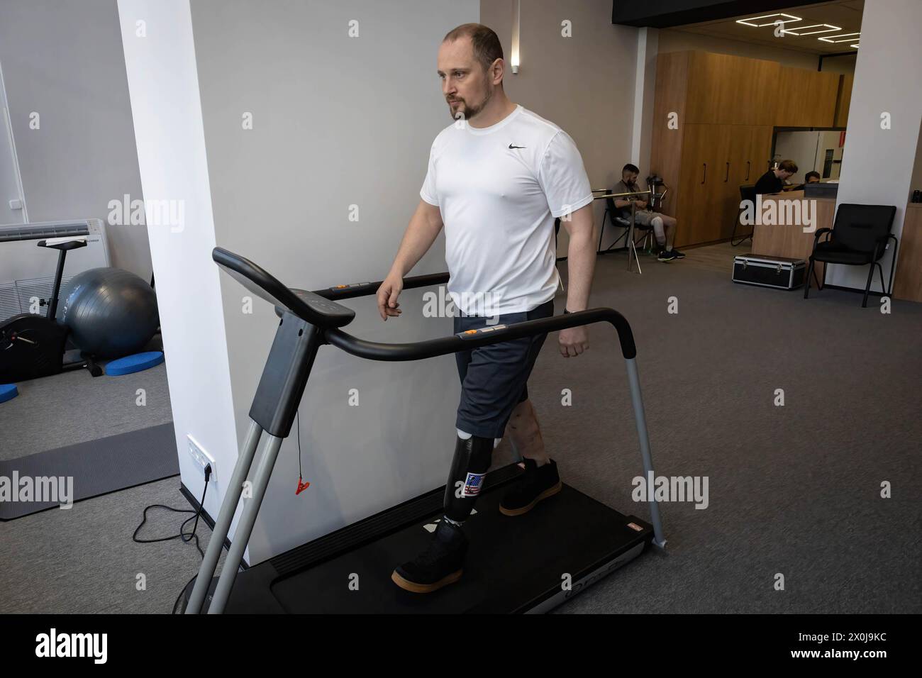 A Ukrainian serviceman who lost his leg in battles with the Russian ...