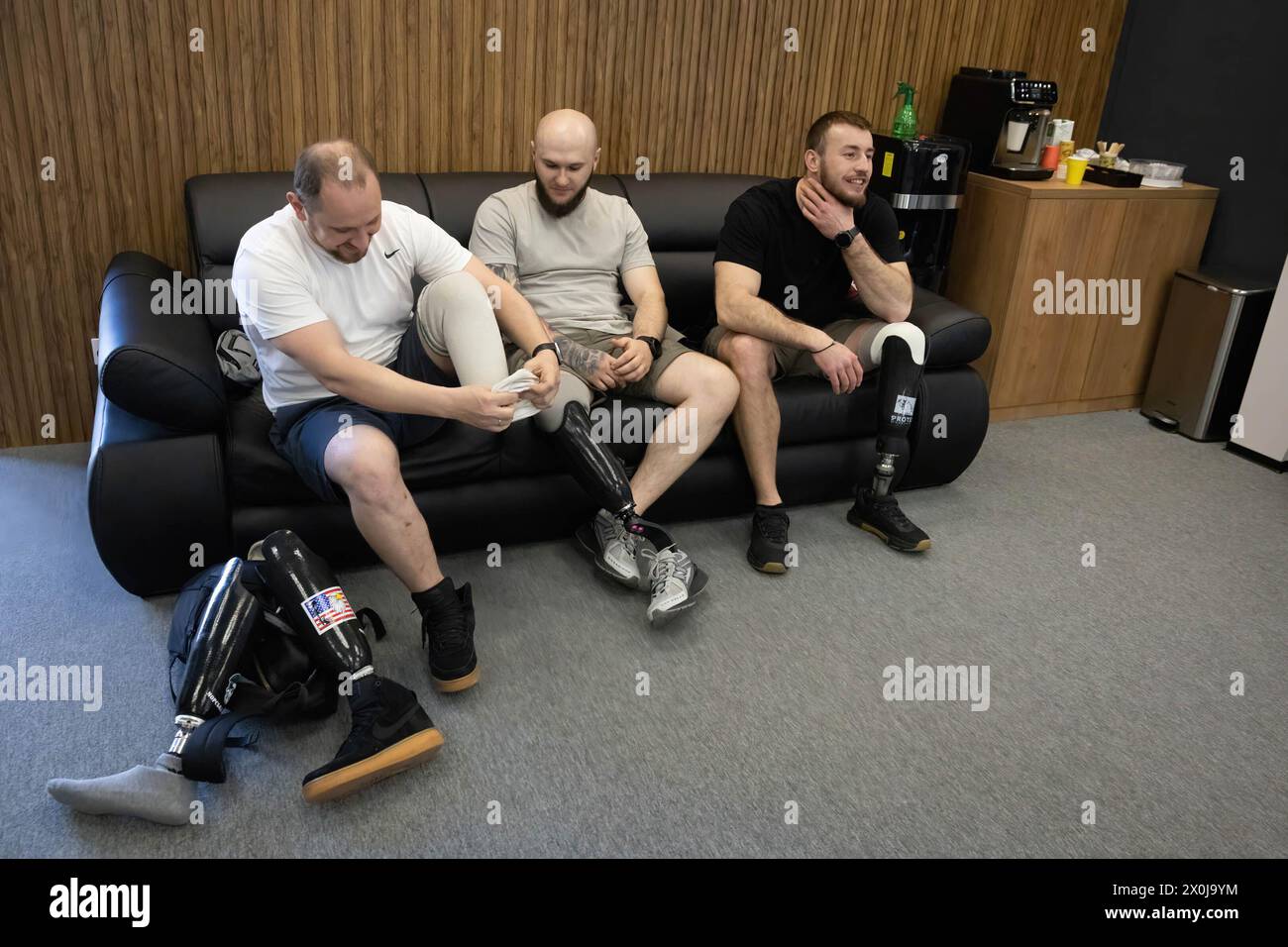 Ukrainian servicemen who lost limbs in battles with the Russian army ...