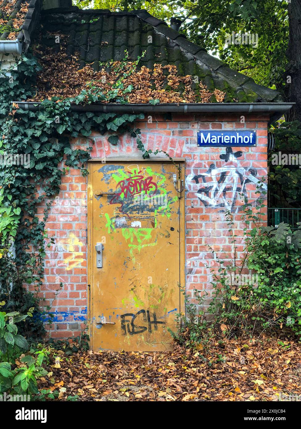 Graffiti, Marienhof, small house, Hamburg, district, Alstertal ...