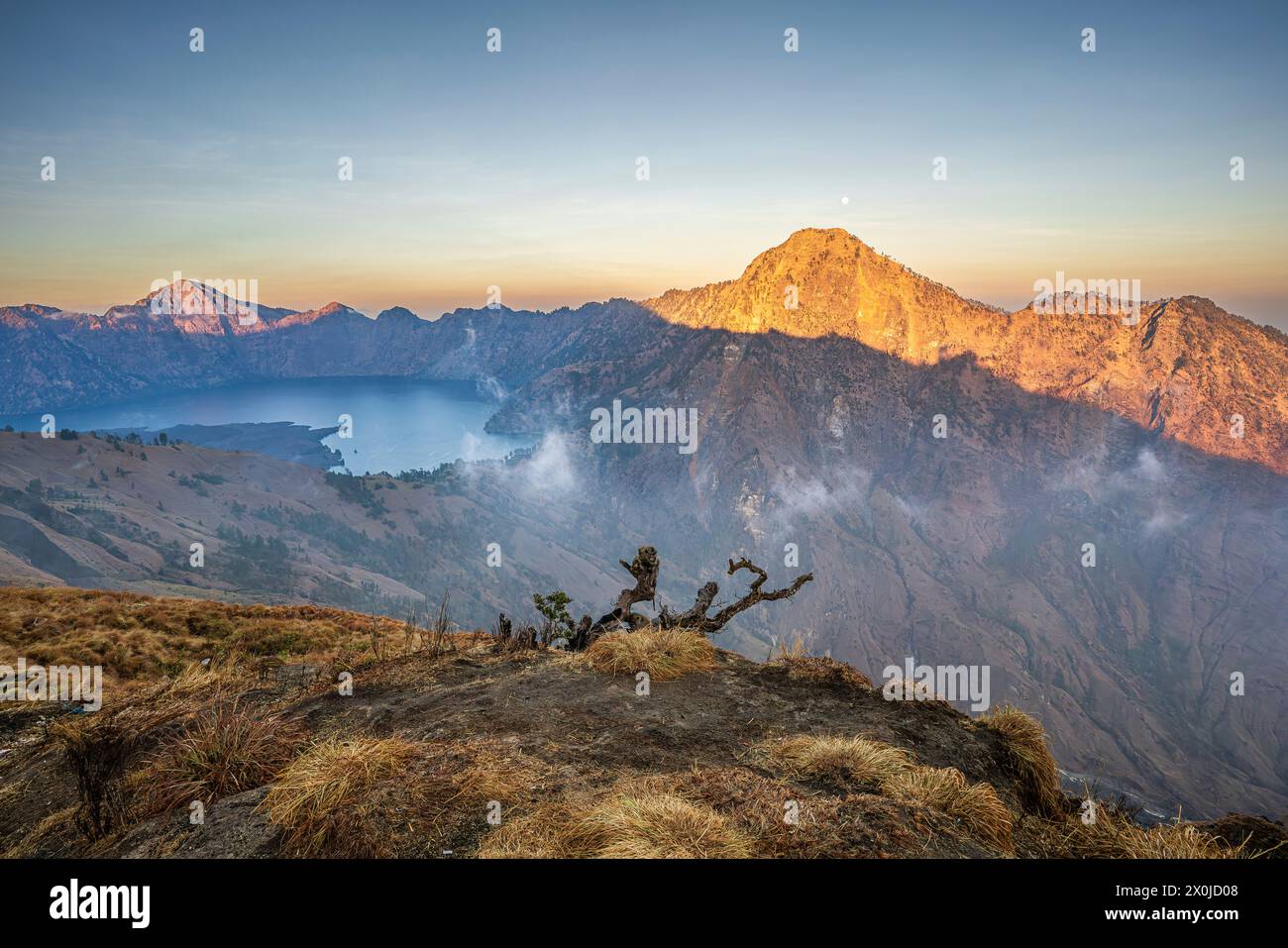 Trekking up the 3726 meter high volcano Gunung Rinjani in Mount Rinjani ...