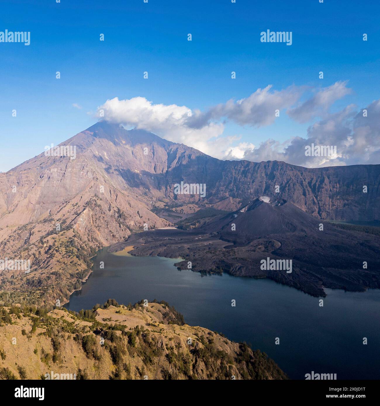 Trekking up the 3726 meter high volcano Gunung Rinjani in Mount Rinjani ...