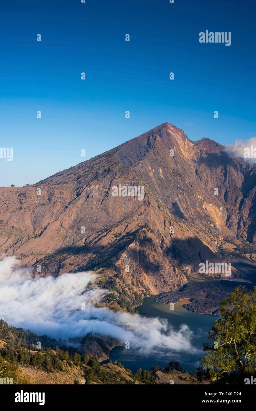 Trekking up the 3726 meter high volcano Gunung Rinjani in Mount Rinjani ...