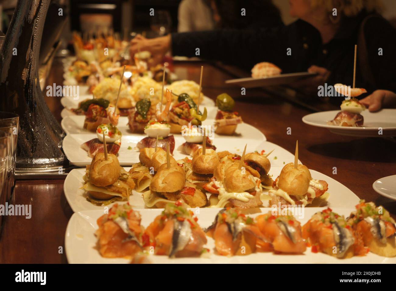 Pinchos y aperitivos tradicionales del País Vasco Stock Photo - Alamy