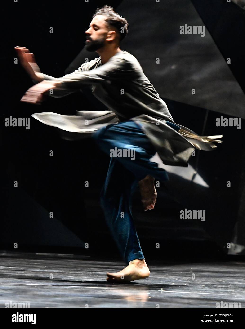 Comtemporary dance hi-res stock photography and images - Alamy