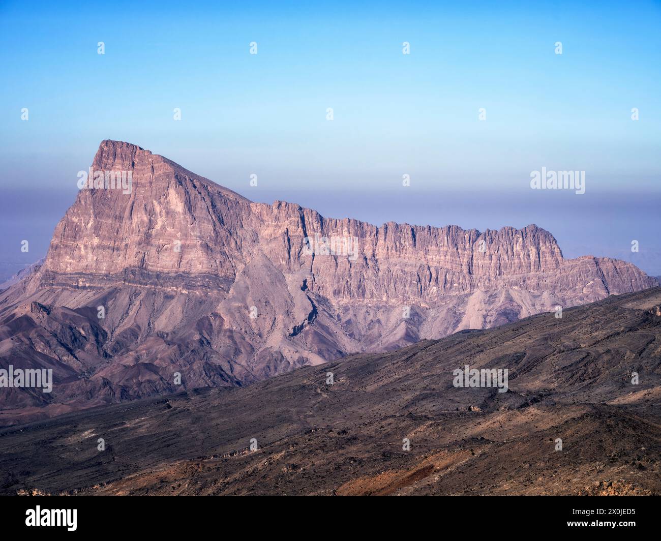 Oman, in the Wadi Dam with a view of the Jabal Misht Stock Photo - Alamy