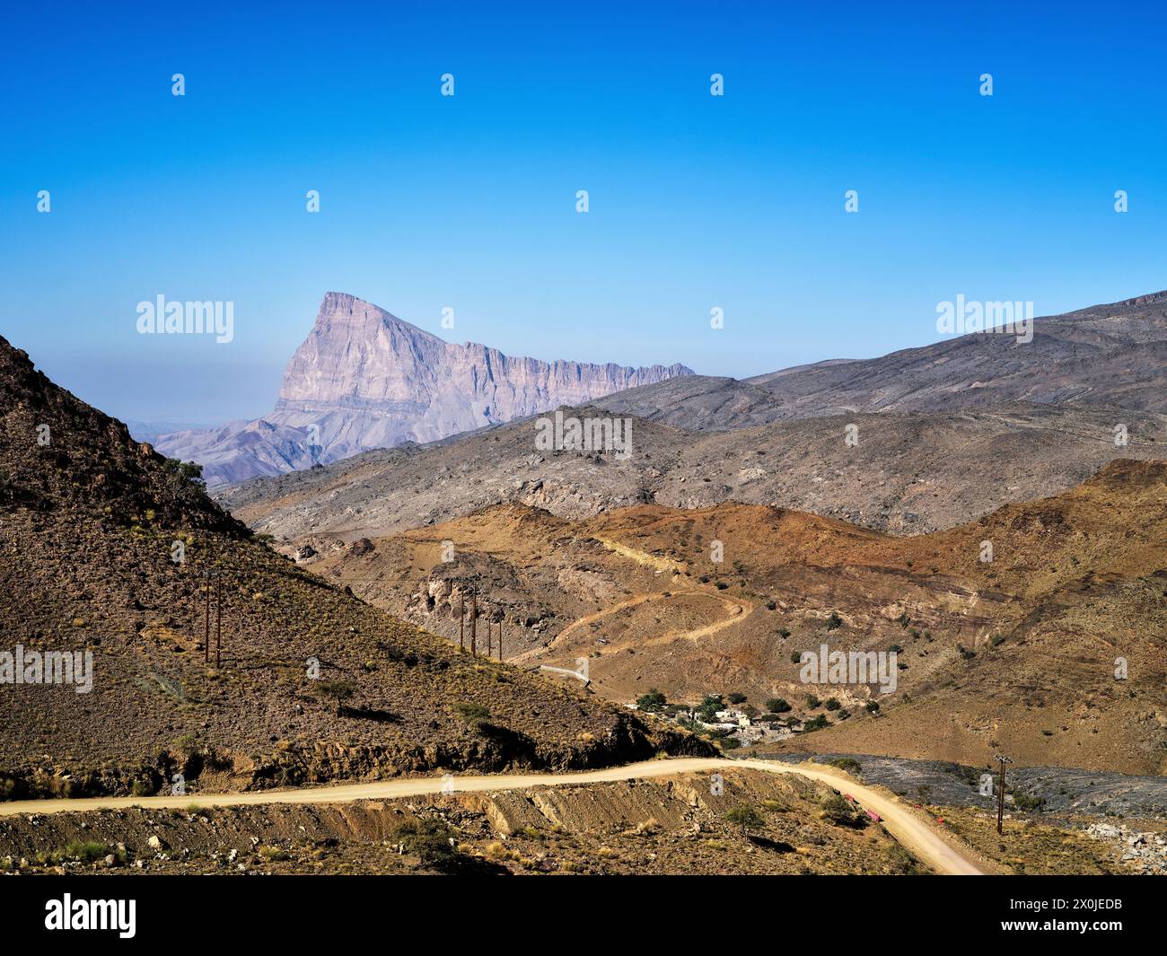 Oman, in the Wadi Dam with a view of the Jabal Misht Stock Photo - Alamy
