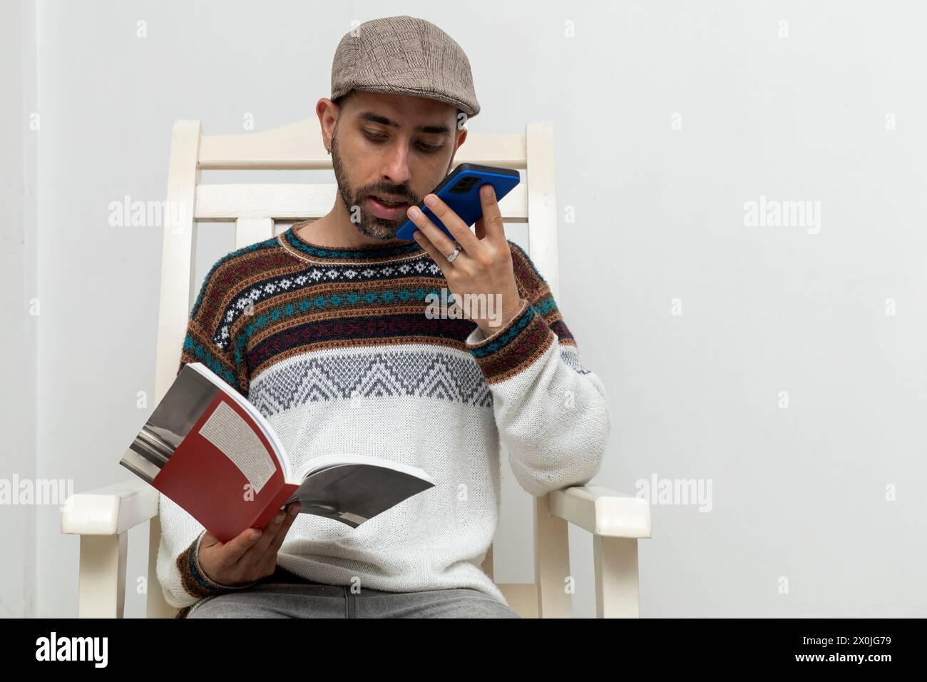 Book reading cell phone hi-res stock photography and images - Alamy