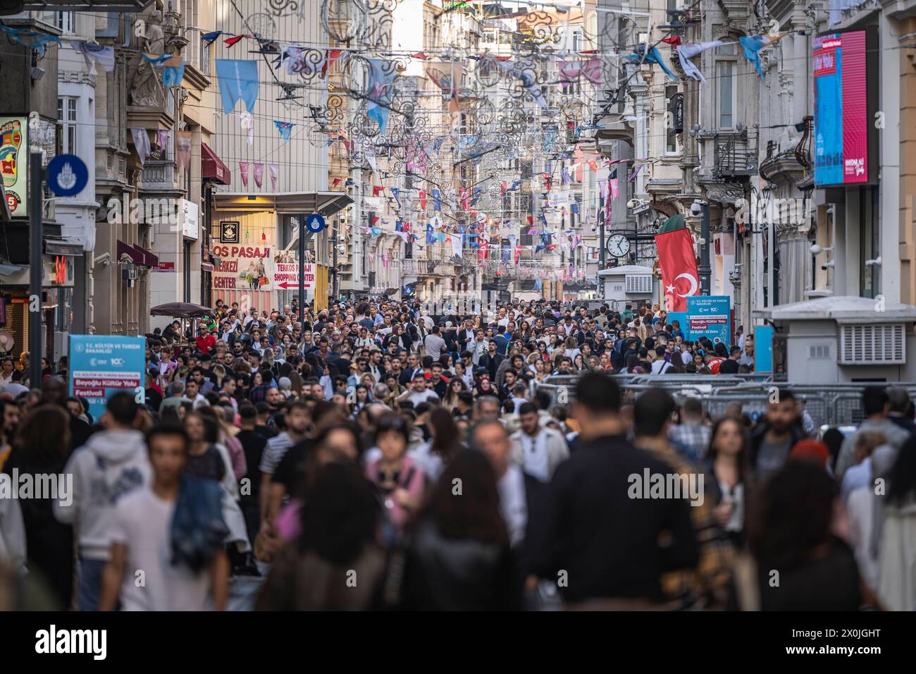 Crowd turkey hi-res stock photography and images - Alamy