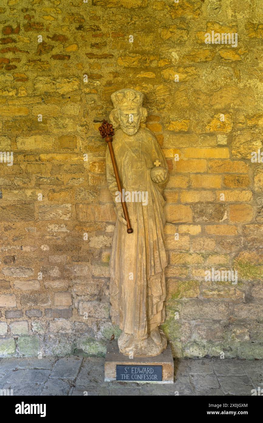 Statue of Edward the Confessor in the cloisters of New College ...
