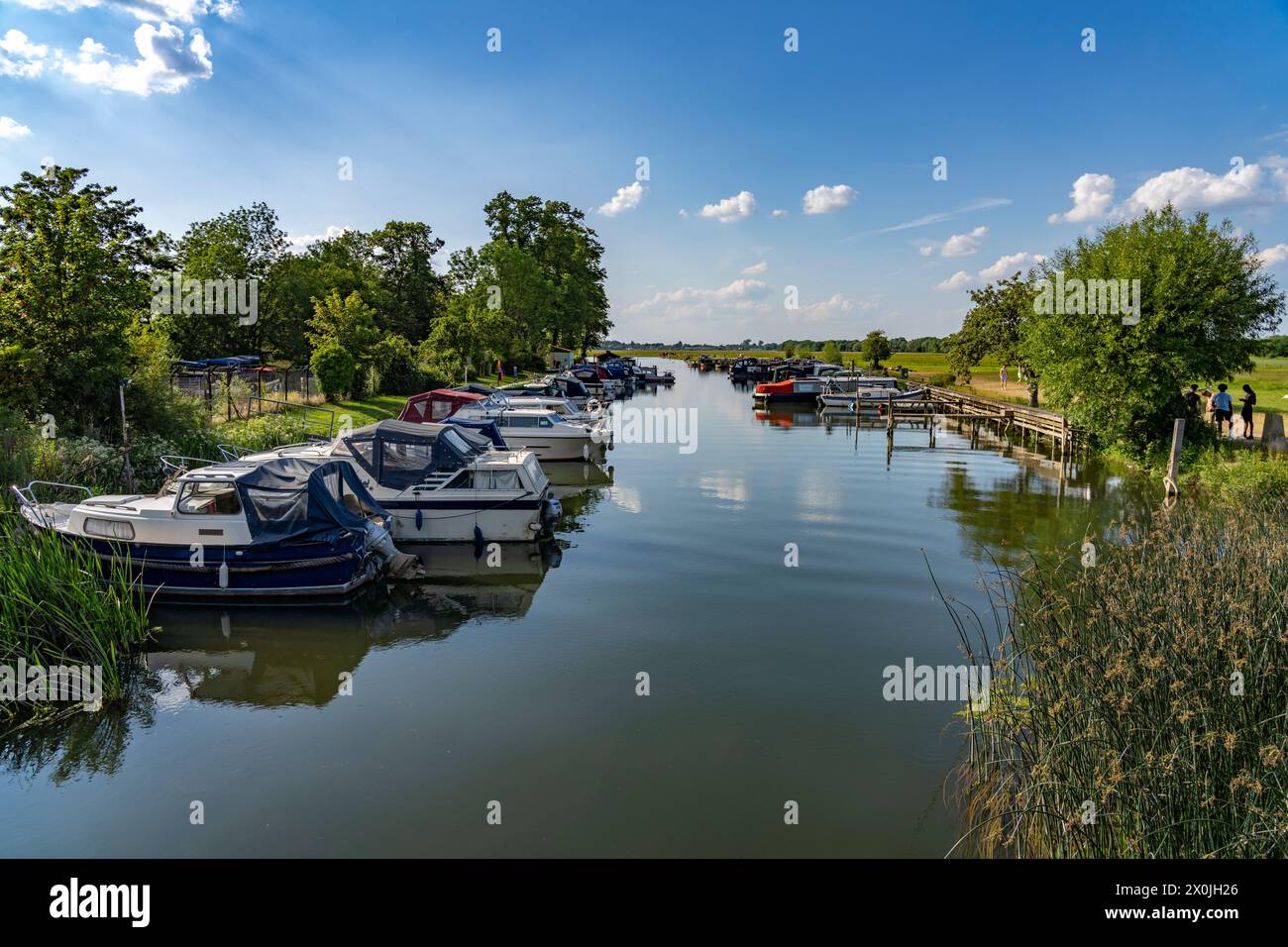 Boats on the Thames at Port Meadow in Oxford, Oxfordshire, England ...