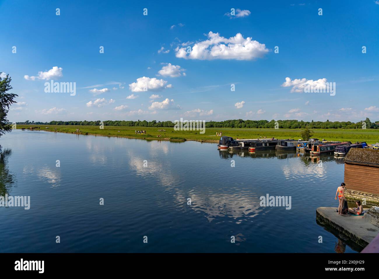Boats on the Thames at Port Meadow in Oxford, Oxfordshire, England ...