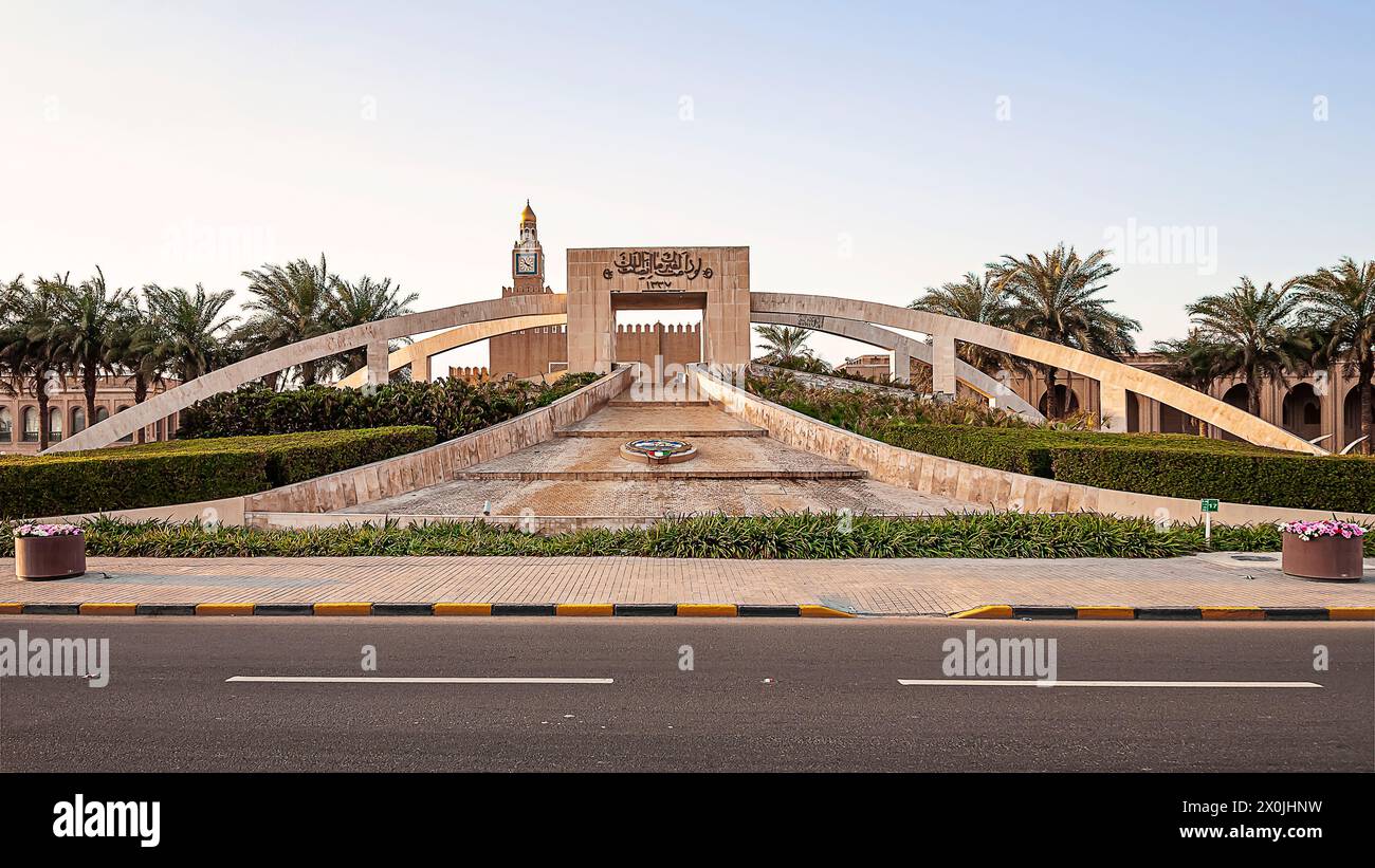Kuwait roundabout sculpture hi-res stock photography and images - Alamy