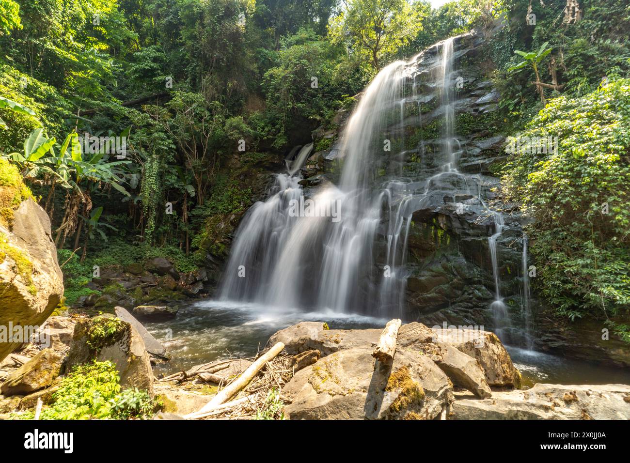 The Pha Dok Siew waterfall on the Pha Dok Sieo Nature Trail in Doi ...