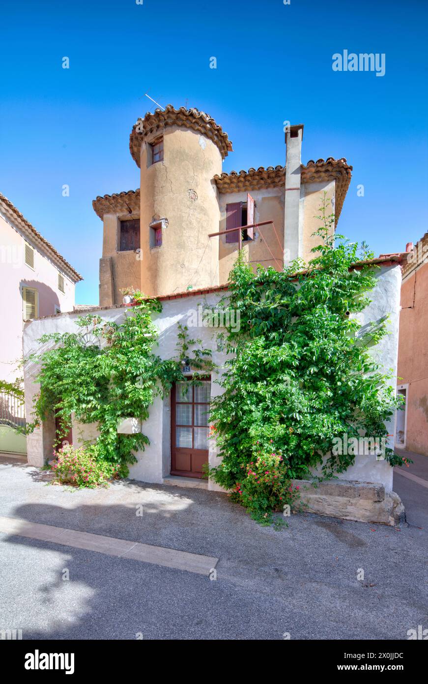House facade, Idyll, Town walk, Town view, Caderousse, Vaucluse, France ...