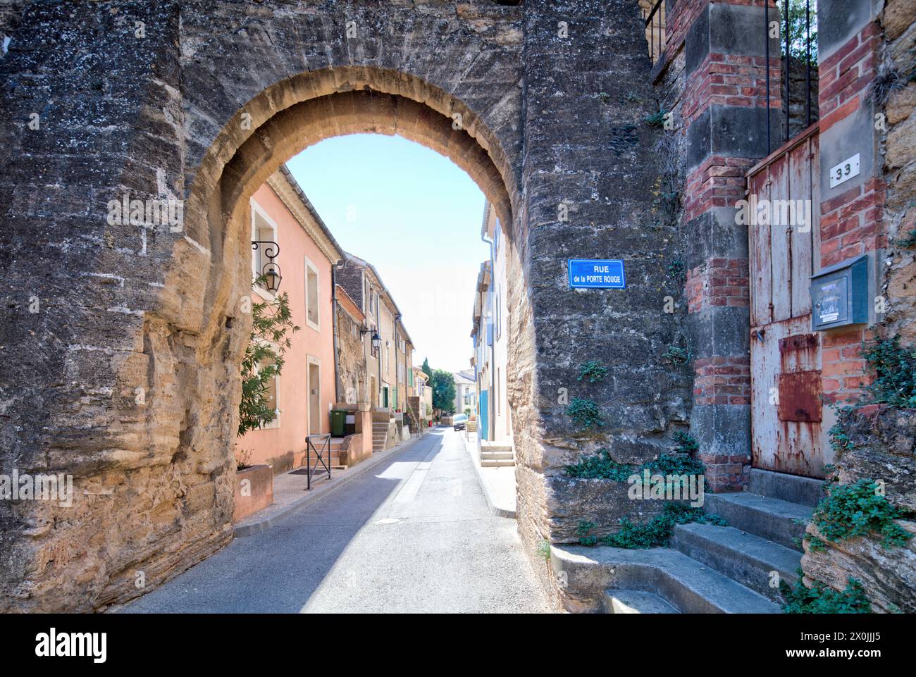 Porte du rouge hi-res stock photography and images - Alamy