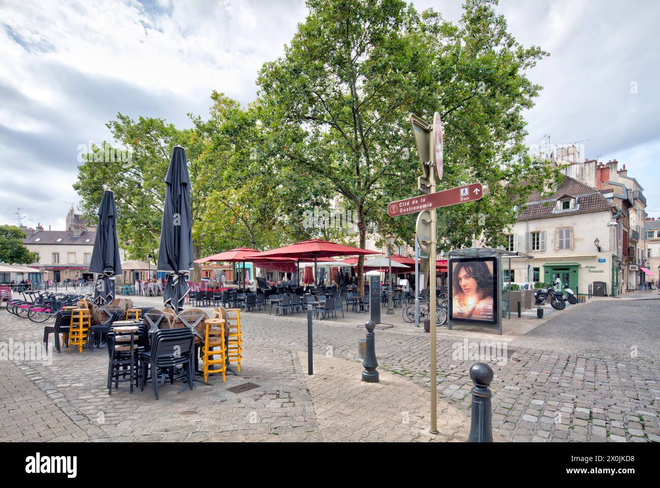 Place Emile Zola, house facade, architecture, city walk, Dijon ...
