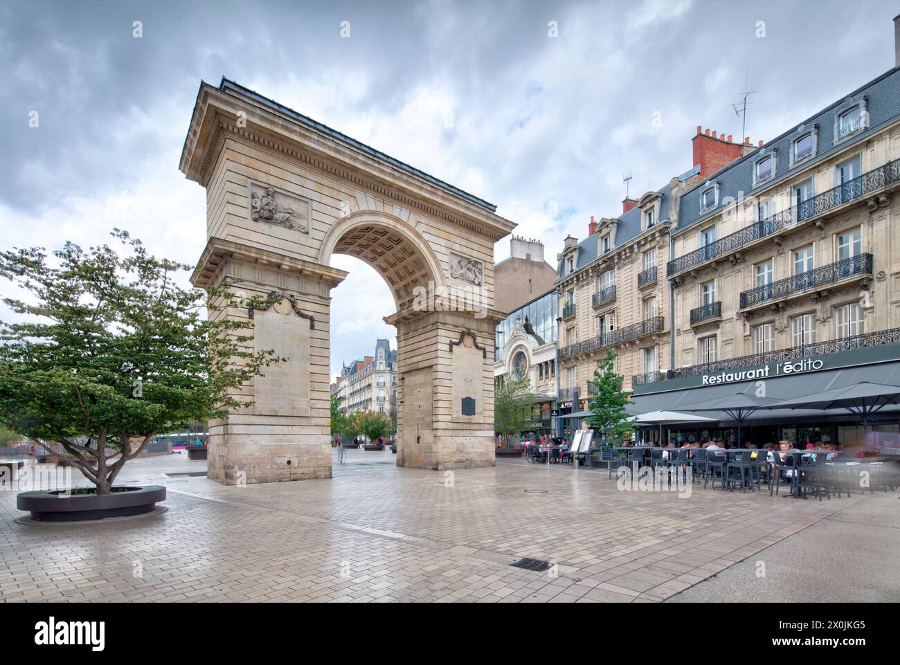 Place Darcy, triumphal arch, house facade, architecture, city walk ...