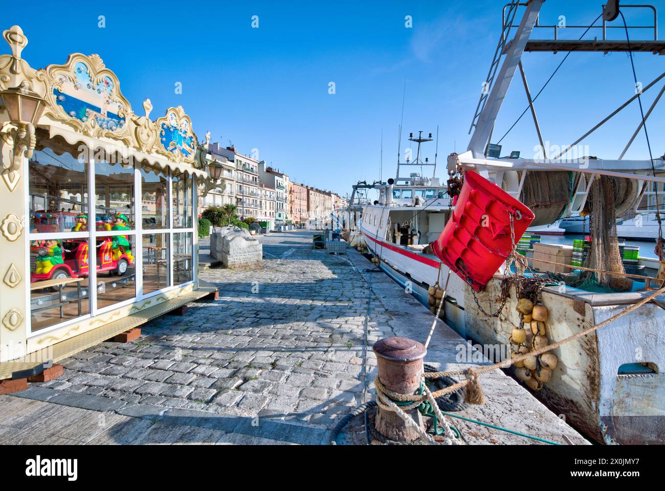 Harbor, promenade, boats, Canal du midi, carousel, house facade ...