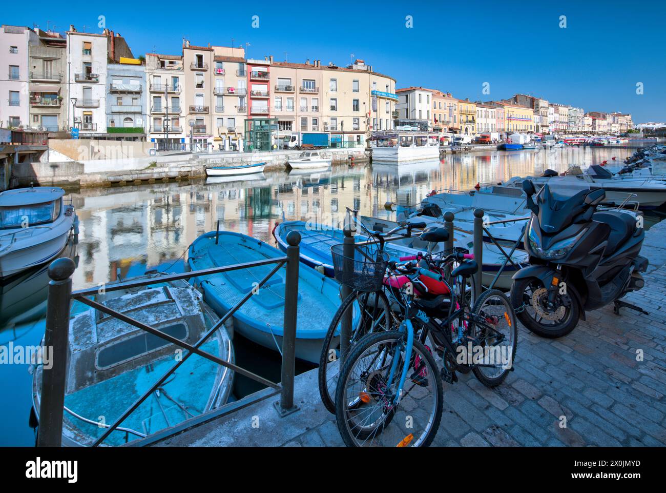 Harbor, promenade, boats, Canal du midi, house facade, architecture ...