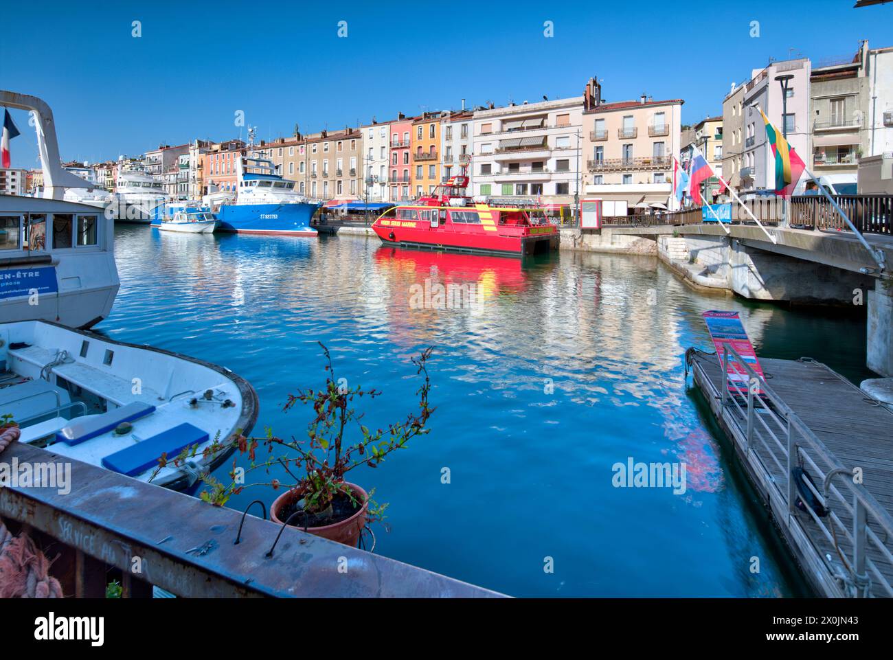 Harbor, promenade, boats, Canal du midi, house facade, architecture ...