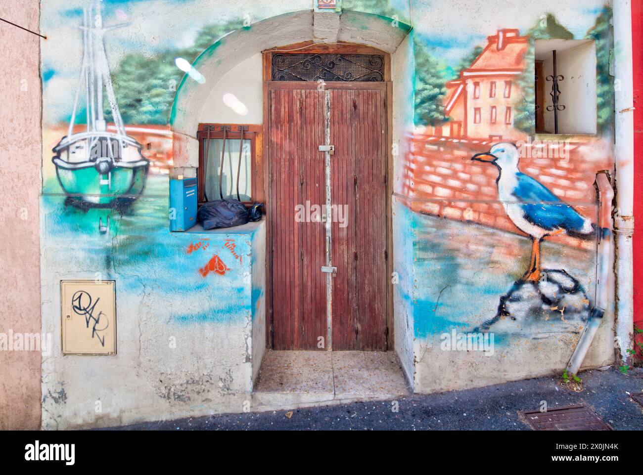 Street art, house facade, architecture, city walk, summer, idyll, Sete ...