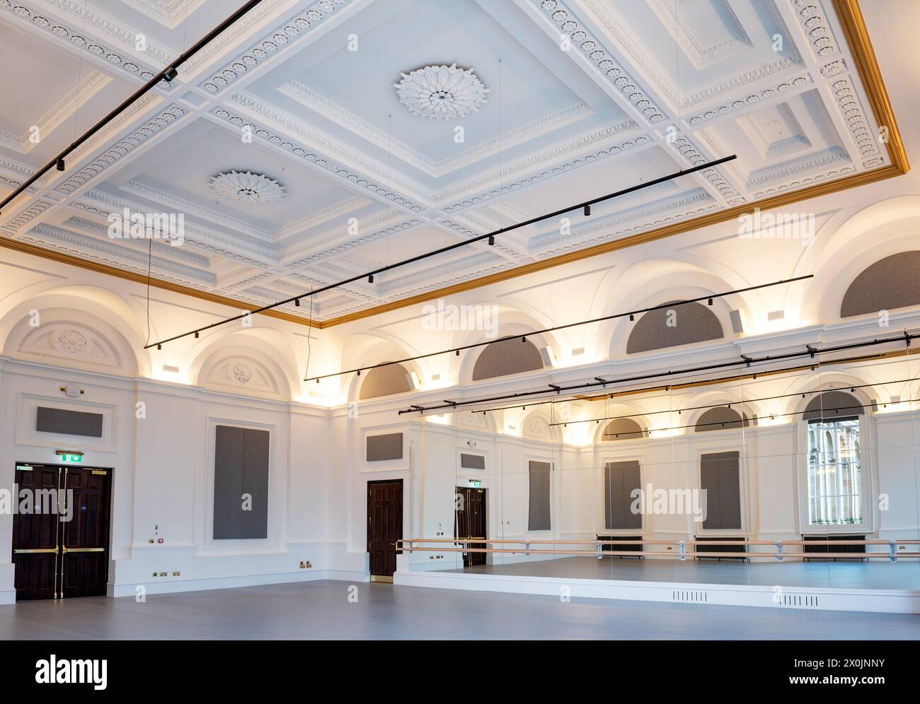 Studio dance hall theatre hi-res stock photography and images - Alamy