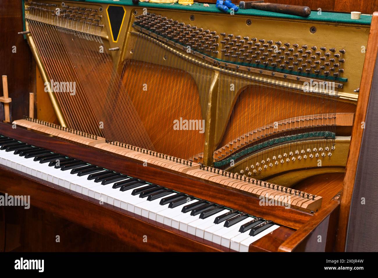 Prepared piano hi-res stock photography and images - Alamy