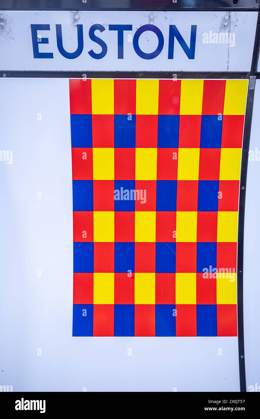 Euston station passenger signs hi-res stock photography and images - Alamy