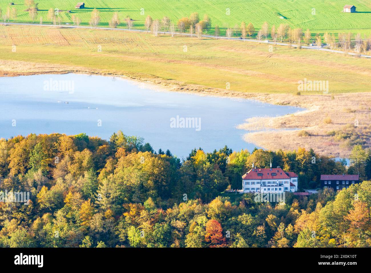 Kochel am See, lake Kochelsee, Schloss Aspenstein Castle, meadows with barnes, Tölzer Land ...