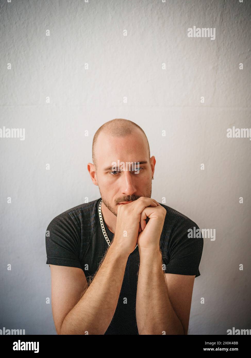 Man ponder hi-res stock photography and images - Alamy