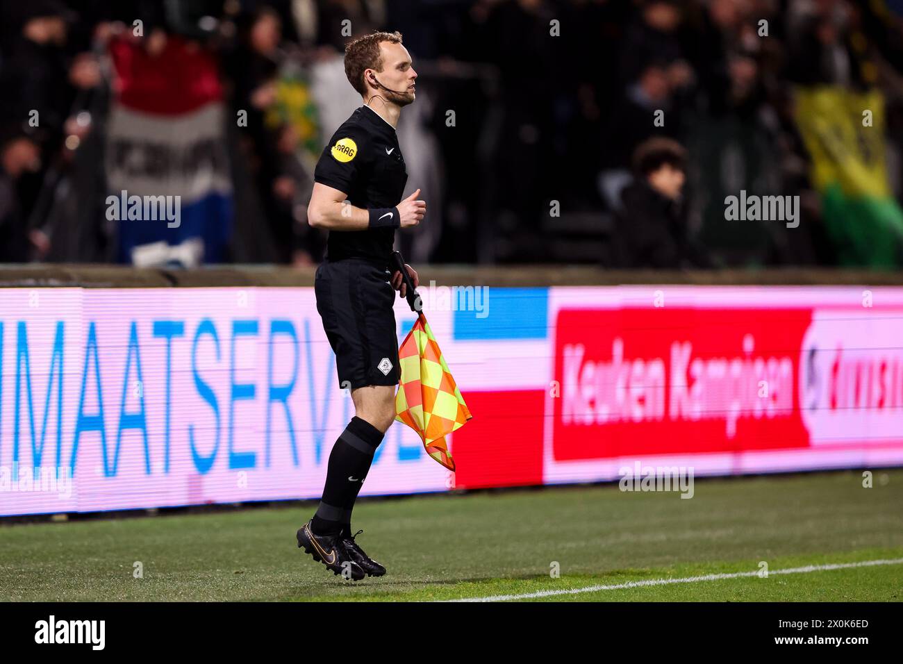 Den Haag, The Netherlands. 12th Apr, 2024. DEN HAAG, THE NETHERLANDS - APRIL 12: Assistent ...