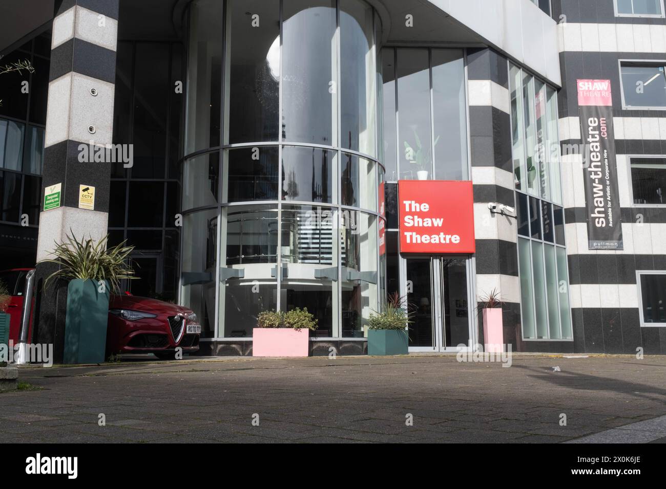 Shaw theatre hi-res stock photography and images - Alamy