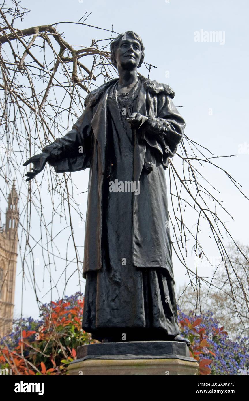 Statue of Emily Pankhurst, Suffragette, Victoria Tower Gardens ...