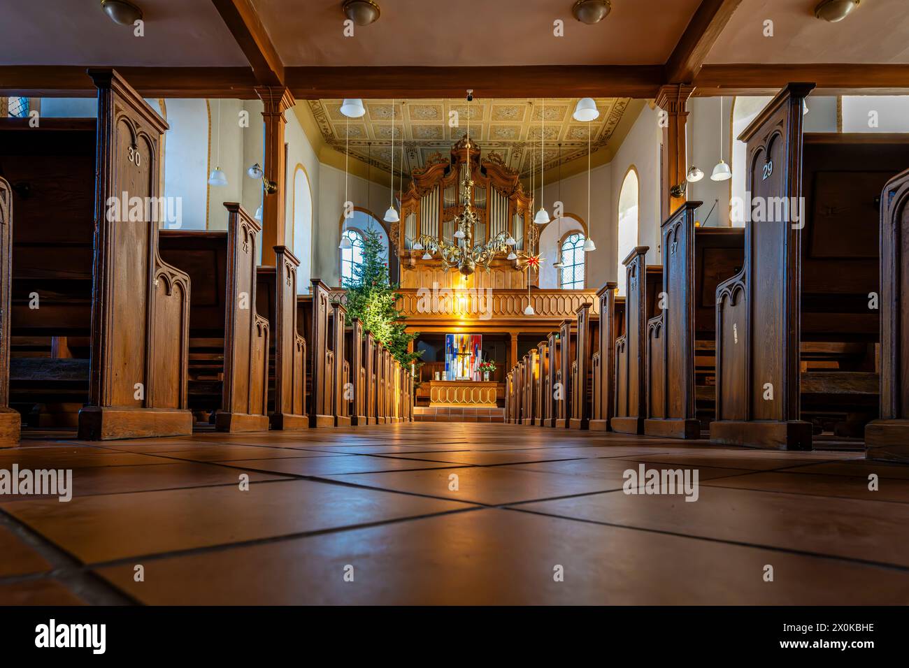 Interior photos of the Protestant church of St. Viktor in Guntersblum ...