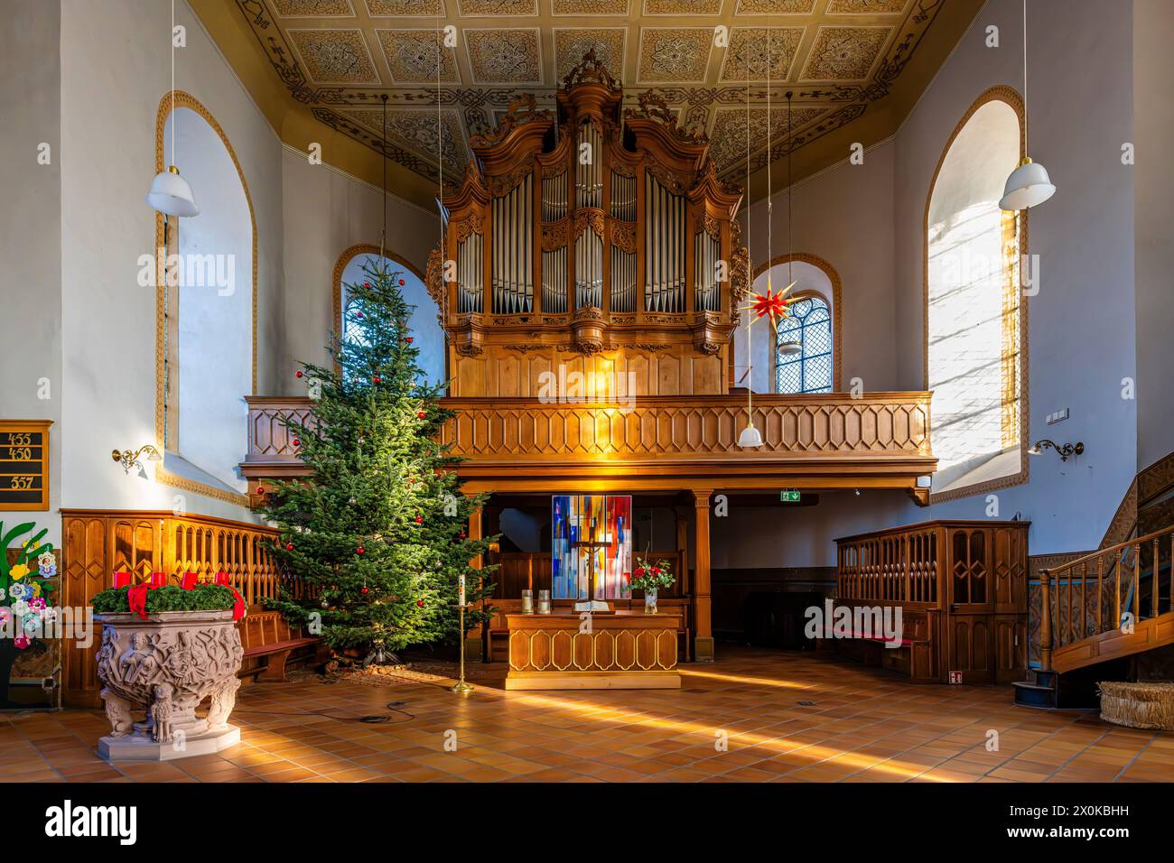 Interior photos of the Protestant church of St. Viktor in Guntersblum ...