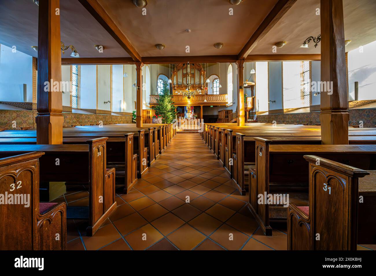 Interior photos of the Protestant church of St. Viktor in Guntersblum ...