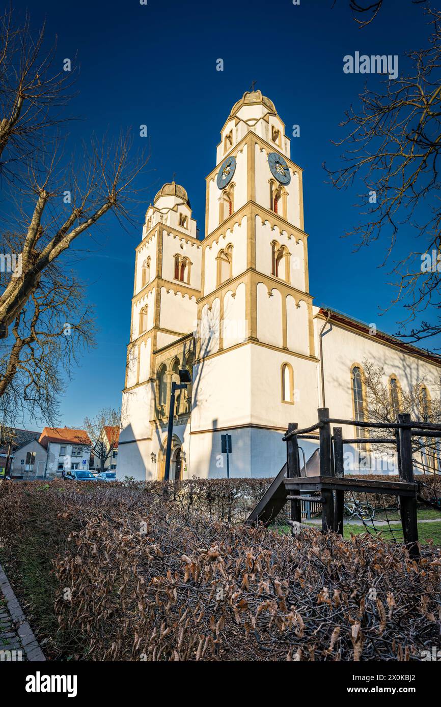 Exterior view of the Protestant church of St. Viktor in Guntersblum ...