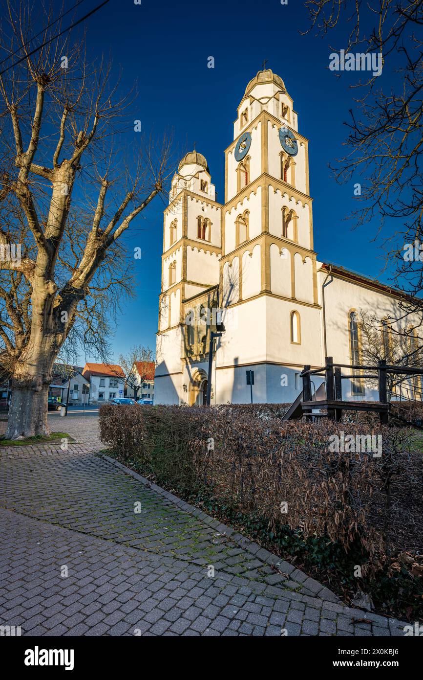 Exterior view of the Protestant church of St. Viktor in Guntersblum ...