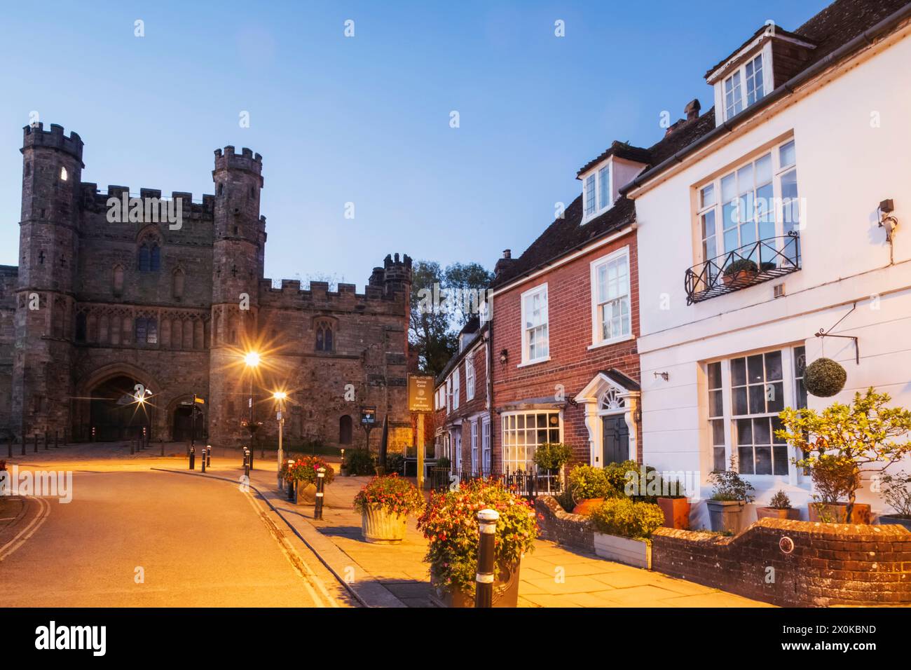 Town view and battle abbey gatehouse hi-res stock photography and ...