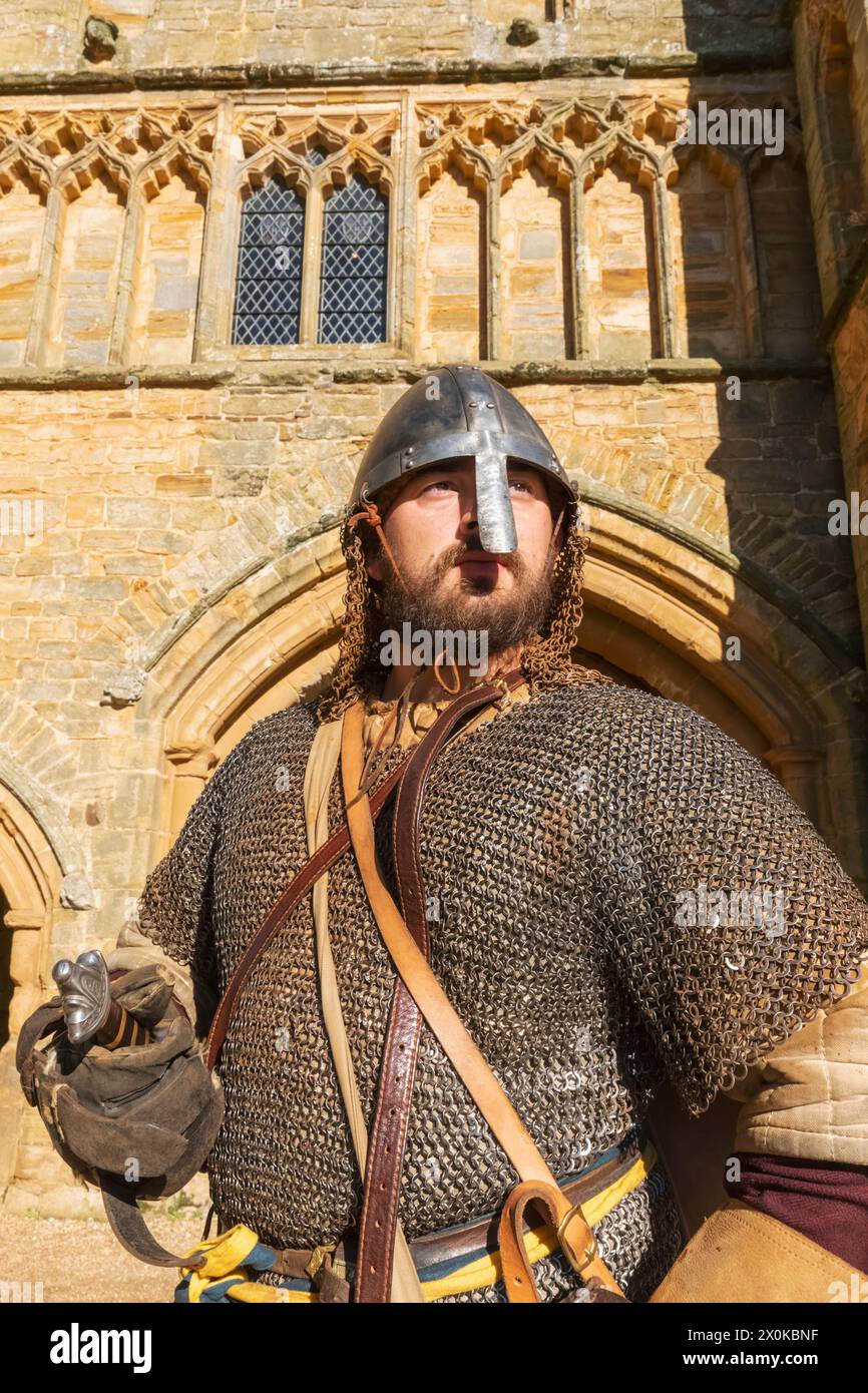 Medieval knight armour britain hi-res stock photography and images - Alamy