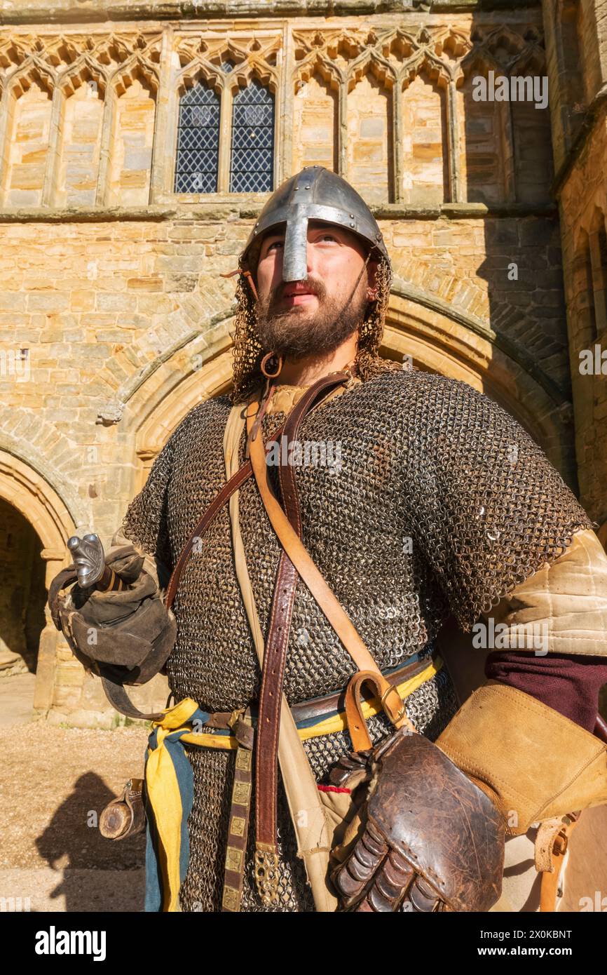 England, East Sussex, Battle, Battle Abbey, Knight dressed in Medieval ...