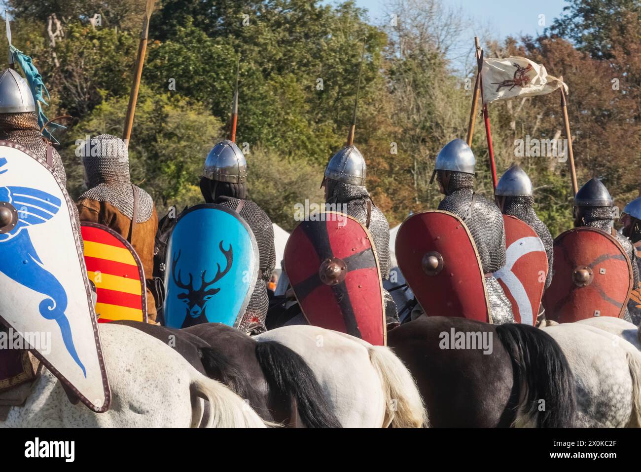 Norman knights on horseback dressed in medieval armour hi-res stock ...