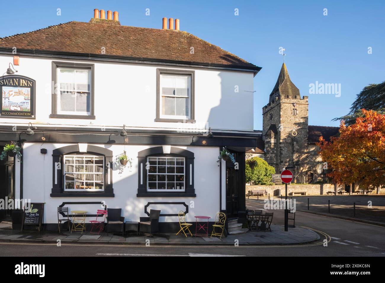 Swan inn hi-res stock photography and images - Alamy