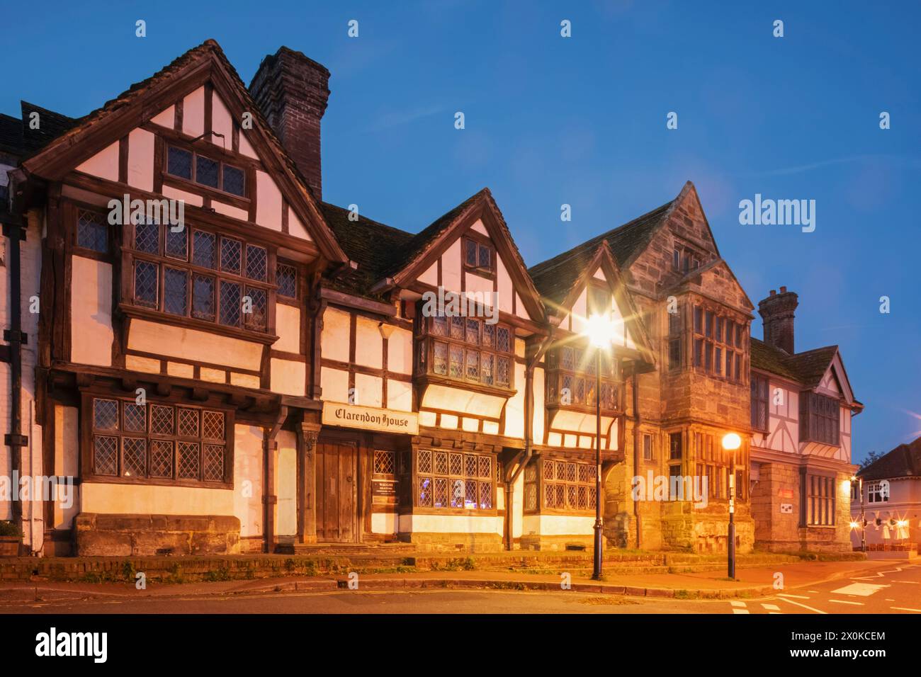 Street scene with tudor era buildings hi-res stock photography and ...