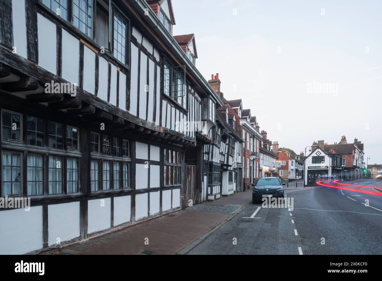 Street scene with tudor era buildings hi-res stock photography and ...