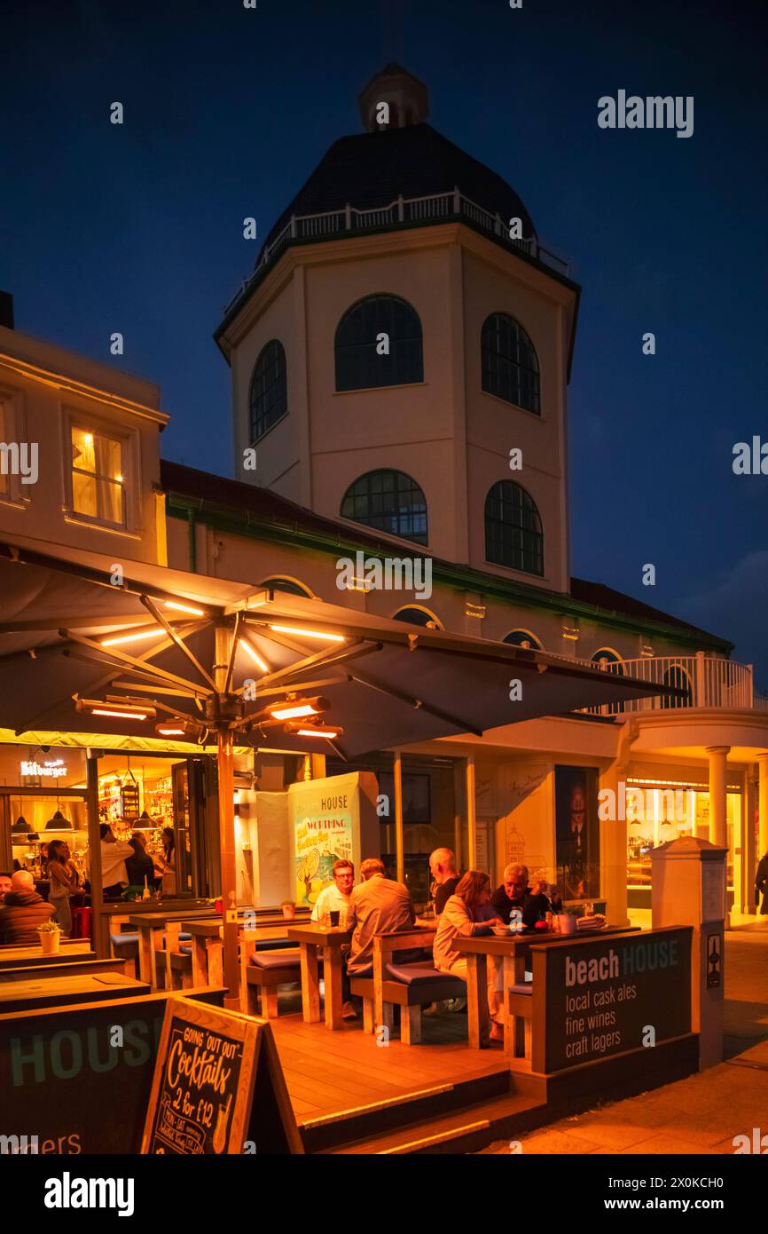 Marine nightlife hi-res stock photography and images - Alamy